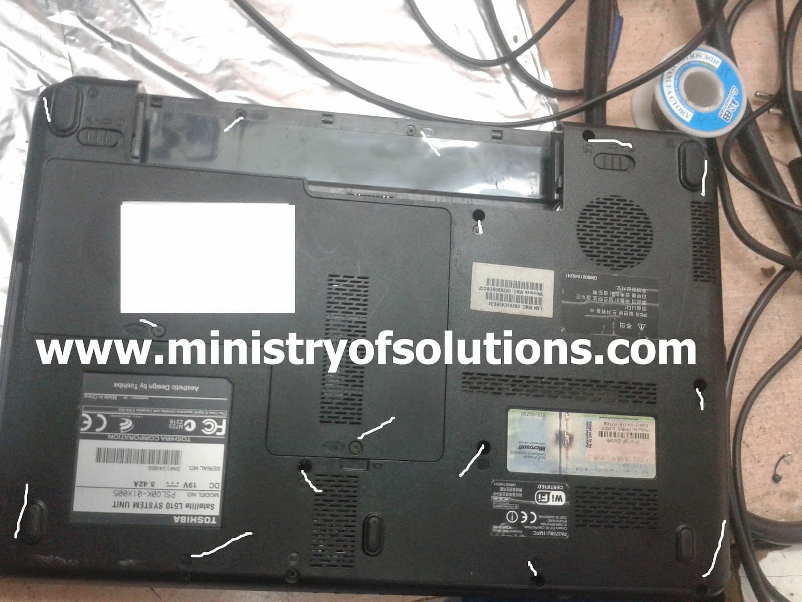 How to open toshiba L510 System Unit